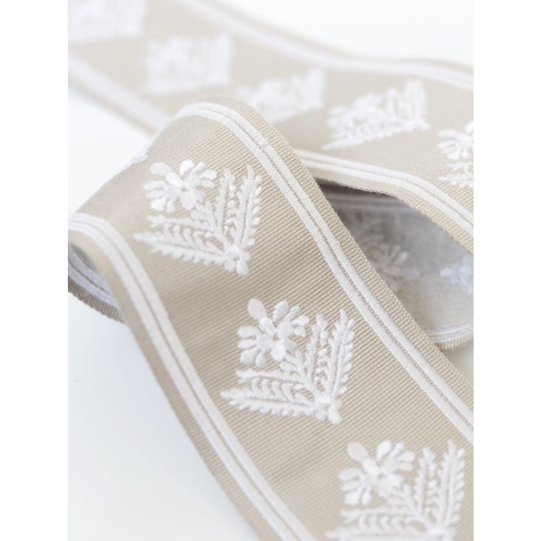 Laura Ashley Borders Lady Fern Dove Trimming – Just Poles